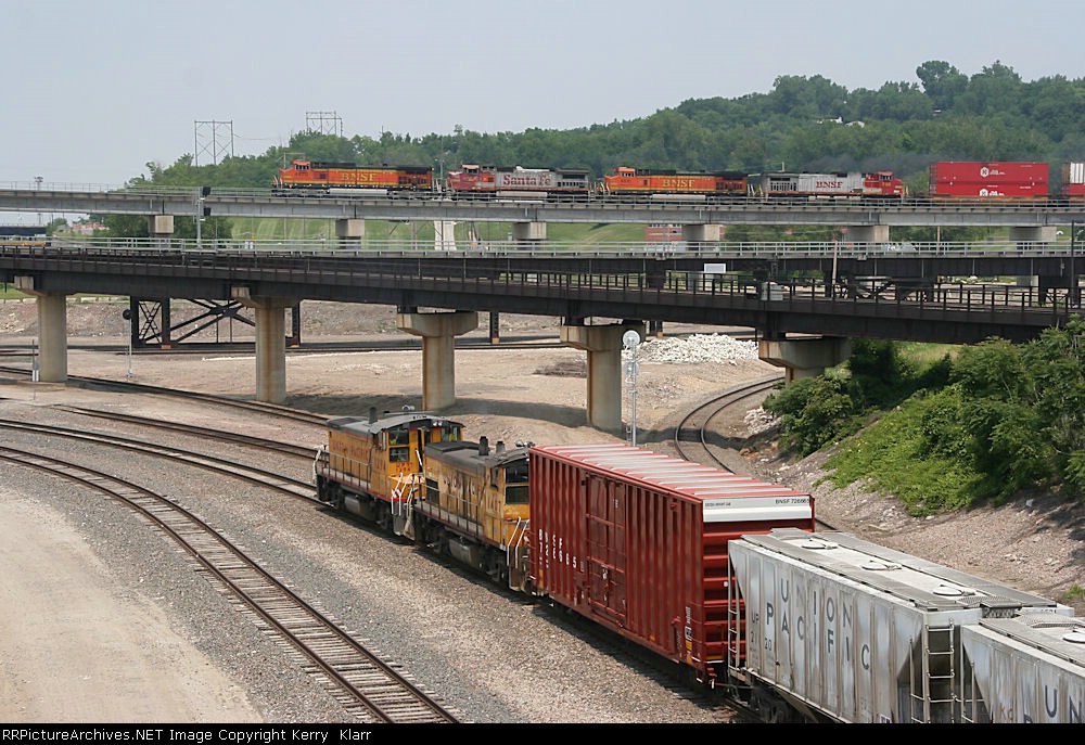 BNSF 4470 & UP 1294
